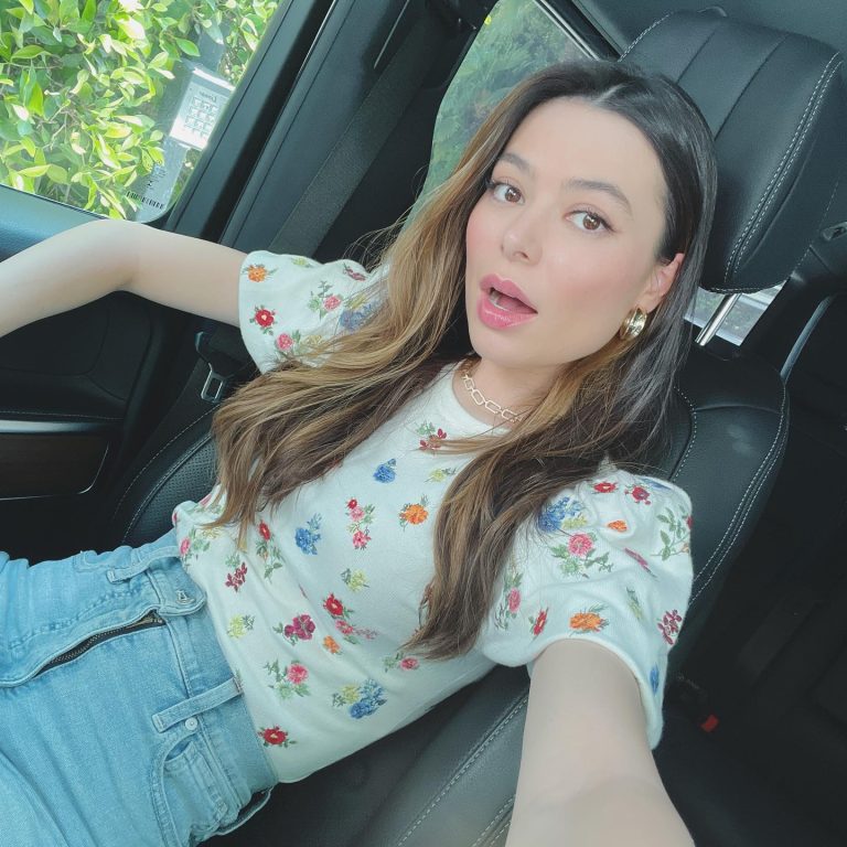 Miranda Cosgrove Age, Career, Family, Net Worth, Height Bio 2024 ...